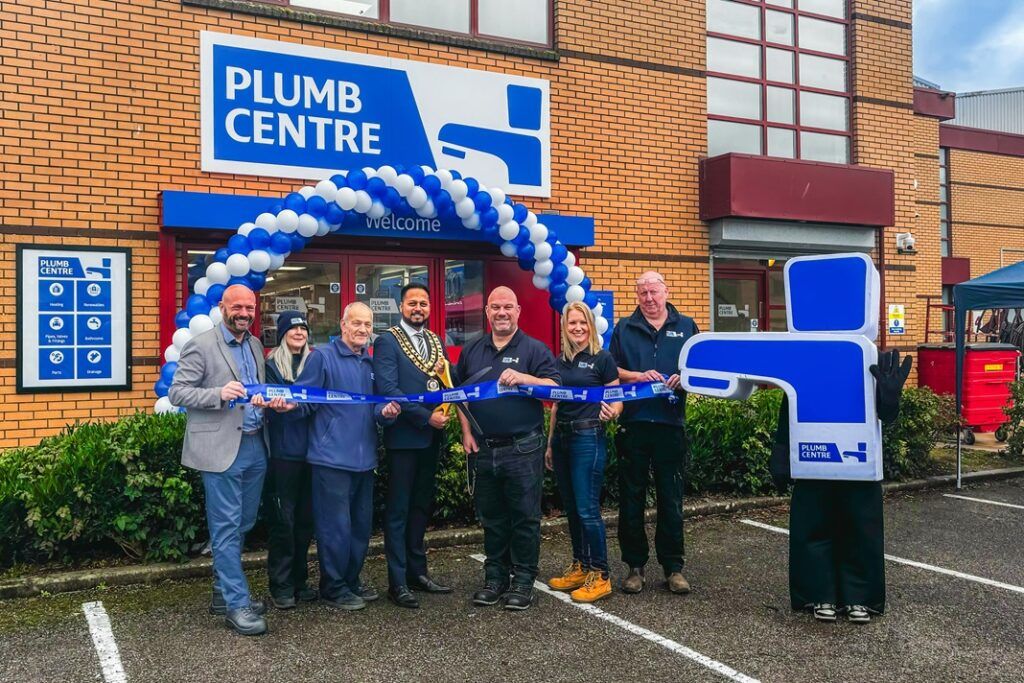 Mayor of Swindon officially opens new Plumb Centre branch | Heating ...
